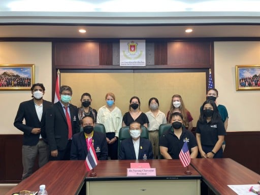 Students - Loop Abroad - Veterinary Service and Study Abroad